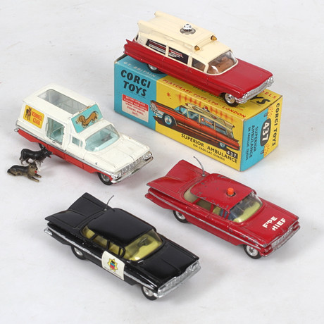 MODELLBILAR, plåt, 4 st, bl.a. "Superior Ambulance 437", Corgi Toys ...