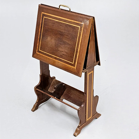 MAGAZINE RACK IN WALNUT WOOD WITH MARQUERY. Furniture - Other - Auctionet