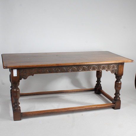 20TH CENTURY OAK DINING TABLE, WITH CARVED FRIEZE, RAISED ON BALUSTER ...