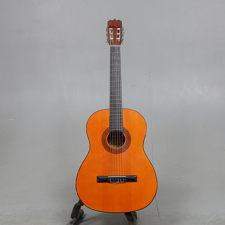 AKUSTISK GITARR, Almirez. Samlarföremål - Musikinstrument - Auctionet