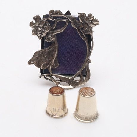 MINIATYRRAM OCH FINGERBORGAR, 2 st, silver, 1900-tal. Silver & Metall ...