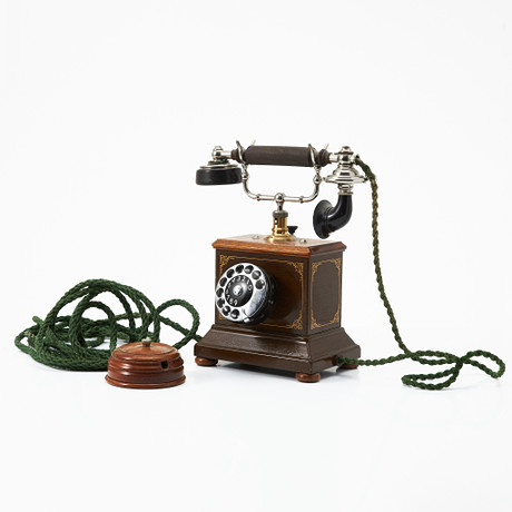 TELEFON, L.M. Ericsson & Co, omkring år 1900, bordsmodell, ådringsmålad ...