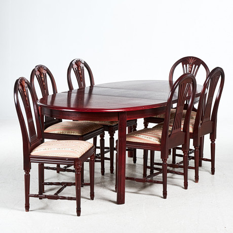 MATGRUPP. 7 dlr, bord med en iläggsskiva, 6 st, stolar med löst ...