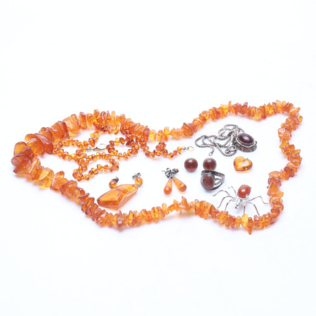 SMYCKEN, troligen bärnsten, bland annat silver. Smycken & Ädelstenar ...