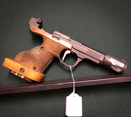Unique DES69 .22LR #762580. Licensvapen - Pistoler - Auctionet
