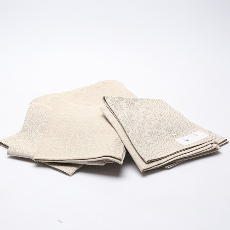 DUKAR, 2 st, samt SERVETTER, 6 st. Mattor & Textil - Textil - Auctionet