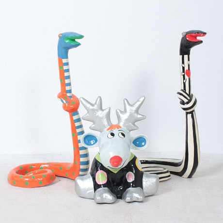 NILOC PAGEN. 'Schlangen' und 'Elch', Skulpturen, Pappmaché, signiert ...