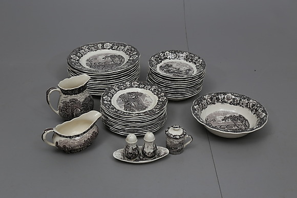 DINING SET, porcelain, 43 pieces, Palissy Pottery, England. Ceramics ...
