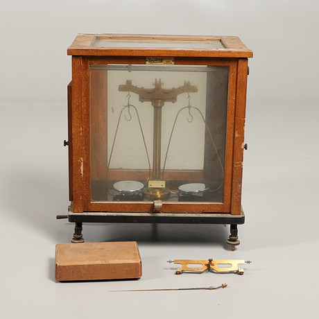A CASED OERTLING SET OF BALANCE SCALES AND WEIGHTS. Miscellaneous ...