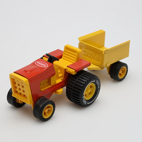 LEKSAKSBIL, Tractor and Trailer 685, Tonka. Leksaker - Leksaker - Auctionet