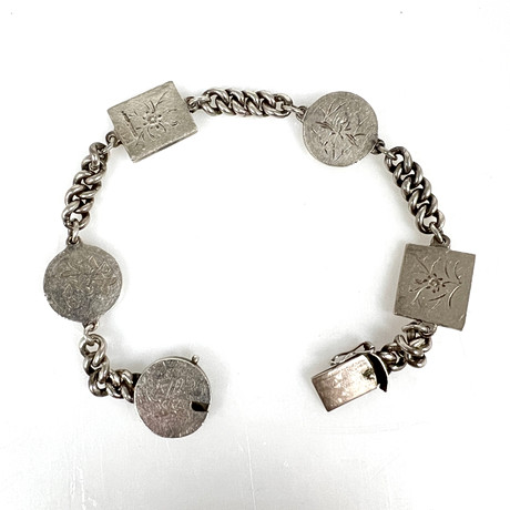 KINA. ca 1930-40. Armband med tecken. Silver. Smycken & Ädelstenar ...