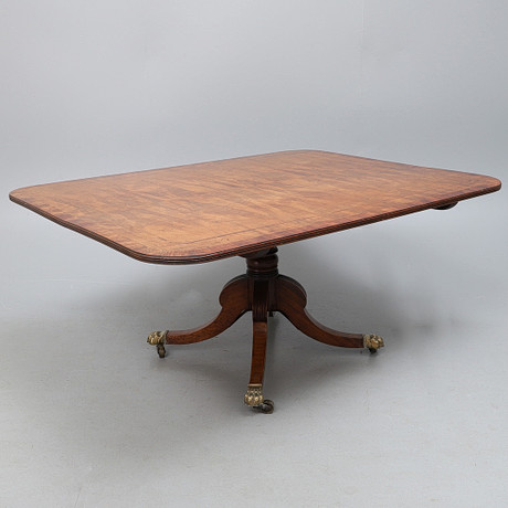 A REGENCY MAHOGANY ROSEWOOD STRUNG AND CROSSBANDED BREAKFAST TABLE ...