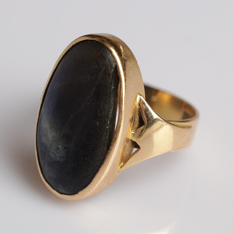 RING, med sten, 18K guld, 1967. Totalvikt ca 6,1 gram. Smycken ...