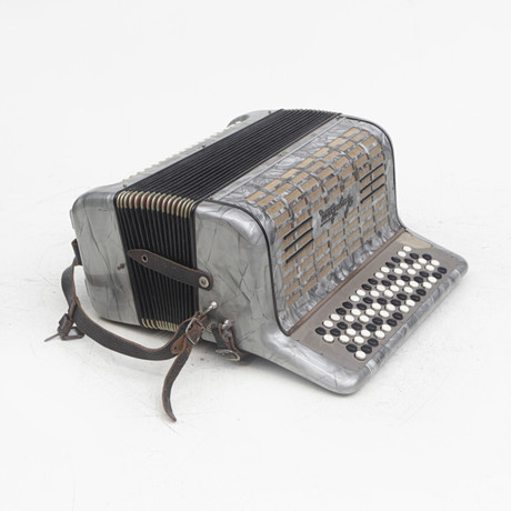 DRAG GAME, Granesso, 1900s. Collectables - Musical instruments - Auctionet