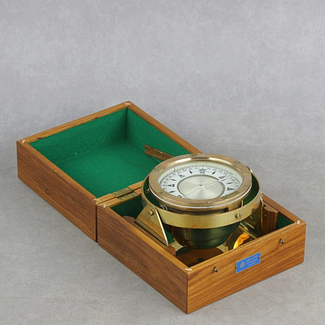 KOMPASS, hus i mässing, låda av teak, numrerad 40917, 1985, AB Lyth ...