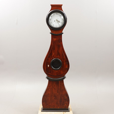 RELOJ DE PISO, modelo curvo, marcado "AAA Mora", siglo XVIII/XIX ...