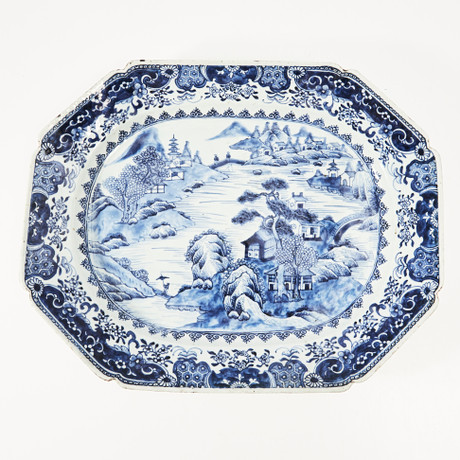 STEKFAT, porslin, Kina, Qianlong (1736-1795), oktagonalt brätte, dekor ...