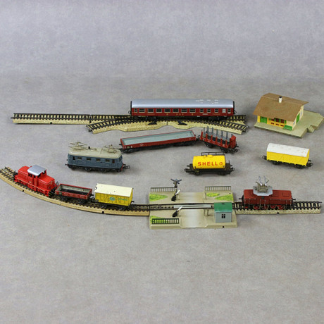 MODELLJÄRNVÄG, MÄRKLIN och FLEISCHMANN, 18 delar, lok, vagnar och ...