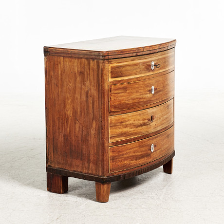 Chest of drawers, rounded drawer fronts, mother-of-pearl key plates ...
