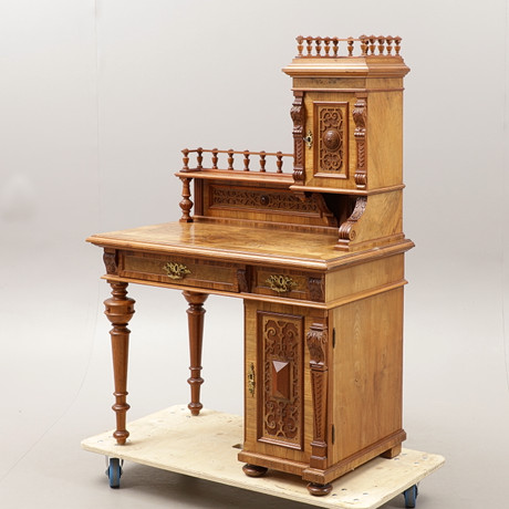 DESK, Neo-Renaissance, late 1800s. Furniture - Tables - Auctionet