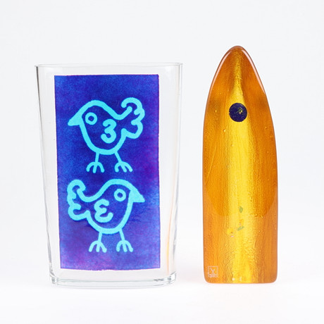 SKULPTUR OCH VAS, etikettmärkta, varav en signerad Jan Wiberg ...