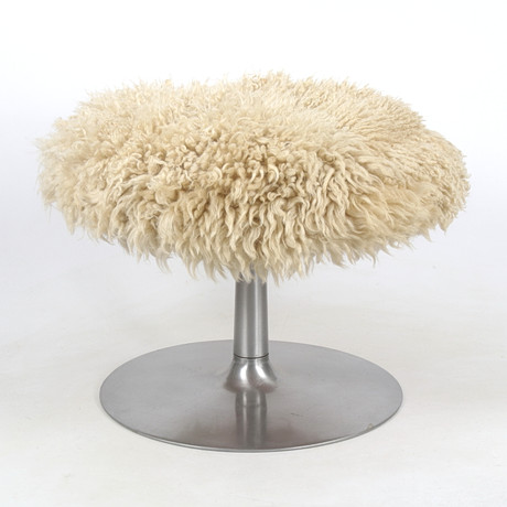 PALL, metall, fårskinn, 1900-talets senare del. Möbler - Fåtöljer ...