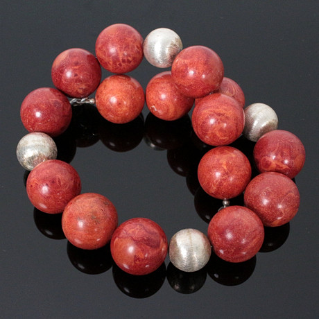 Halsband med skum korall och silver pärlor. Smycken & Ädelstenar ...