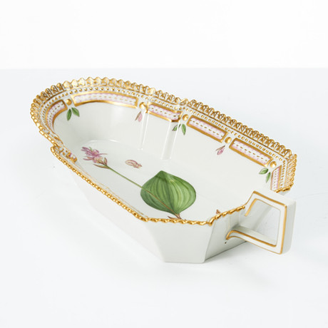 THE KONGELIGE PORCELAINSFABRIK, "Flora Danica", bowl with handle ...