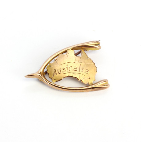 A 9CT YELLOW GOLD AUSTRALIAN WISHBONE AND MAP BROOCH. Jewellery ...