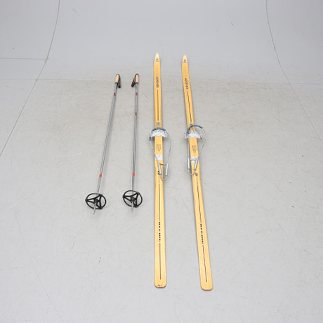 LÄNGDSKIDOR SAMT STAVAR, Edsbyn Ski master, 1950/60-tal. Övrigt - Övrigt - Auctionet