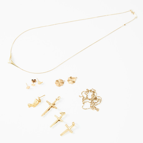HALSBAND, 2 st., 14 k guld, HÄNGEN, 3 st., i form av Jesus på korset ...