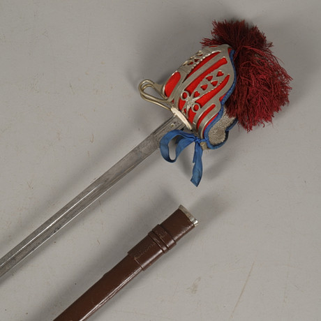A SCOTTISH HIGHLAND REGIMENT OFFICER’S DRESS SWORD. Weapons & Militaria ...