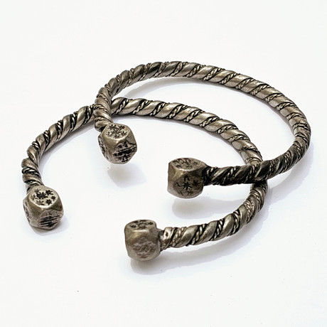 PAIR OF SLAVE BRACELETS IN TURNED METAL. Jewellery & Gemstones ...