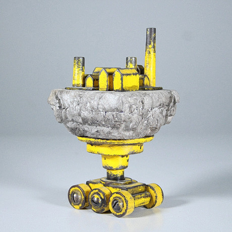 MARTIN SMIDA. Hans ateljé. 'UFO (Okänt Driving Object) ', skulptur ...
