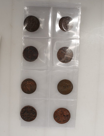 CARL XII NØD-MØNTER, 6 stk., 1716 - 1719, og SEKSTENDE ØRE, 2 stk., 1600-tallet. Mønter ...