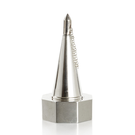 WIWEN NILSSON. Tändare. Silver. Lund 1928. Konisk form ståendes på en ...