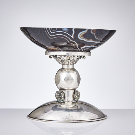 Skål på fot, agat och silver, mästarstämpel F.C, troligen Carl Fredrik Carlsson, Stockholm 1874 ...