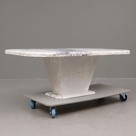 BORD, marmor, 1900-tal. Möbler - Bord - Auctionet