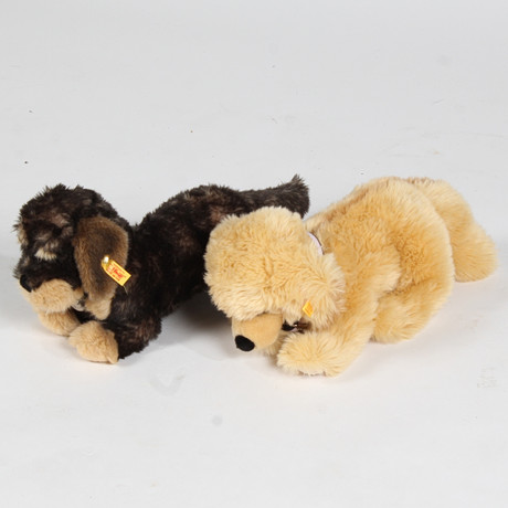 TWO STEIFF DOGS, "MORITZ" AND "LENNI", WITH BUTTONS AND LABELS (2 ...