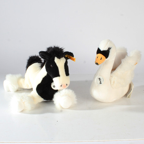 A STEIFF SWAN AND HORSE, 'SCHANA' AND 'RICKY' EACH WITH BUTTONS AND ...