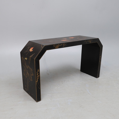 BORD, LACK, KINA, 1900-TALETS SLUT. Möbler - Bord - Auctionet