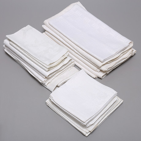 LINNE, parti, mestadels DUKAR. Mattor & Textil - Textil - Auctionet