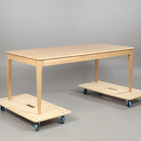 MATBORD, "Höllviken", design Martina Elgemark för Mavis, 2020-tal ...