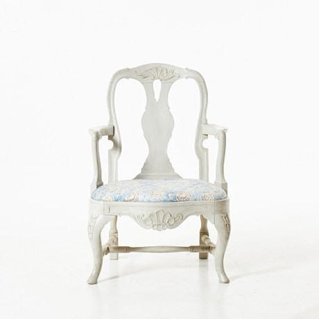 ARMCHAIR, painted, 1900s, Rococo style, baluster-shaped back tray, cut ...