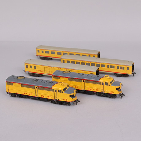 DIESEL LOCOMOTIVES and WAGONS, 5 parts, Union Pacific, Fleischmann ...