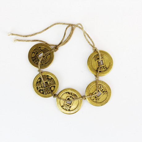 STRING OF CHINESE LUCKY COINS. Asiatica - Auctionet