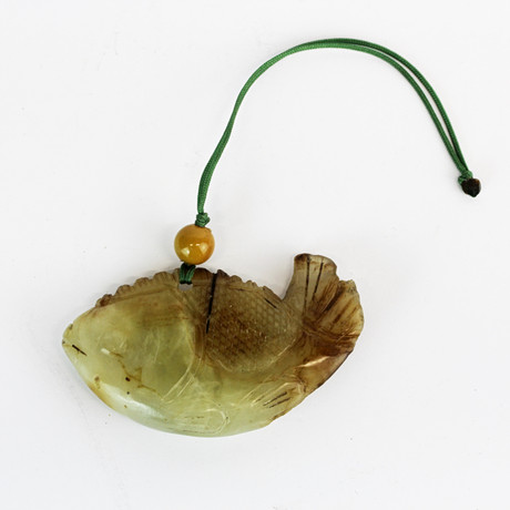CHINESE JADE FISH AMULET. Asiatica - Auctionet