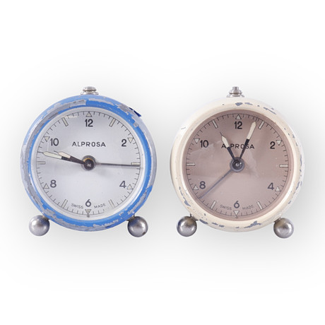 BORDSUR, 2-stycken, Alprosa, Schweiz. Klockor & Ur - Bordsur - Auctionet
