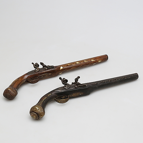 FLINT LOCK PISTOLS, a pair, replicas, oriental, 20th century. Weapons ...
