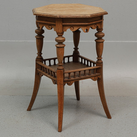 BORD, trä, 1900-talets första hälft. Möbler - Bord - Auctionet